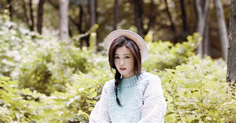 [sw포토] 경수진 난 순백의 여인 신비로운 느낌의 웨딩 화보 화제