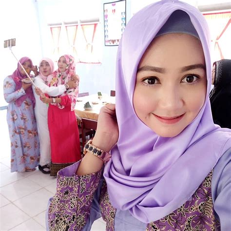 Kumpulan Foto Lengkap Mama Muda Berjilbab Cantikamagz