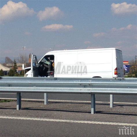 Каналджия заряза бус с мигранти на магистрала „Тракия” Информационна