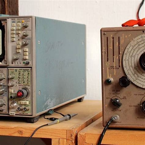 Tektronix 7633 Oscilloscope And Signal Generator Its Great How Heavy Old Analog Scopes Used To