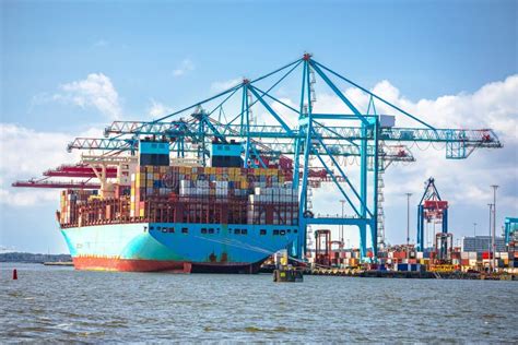 Container Ship Unloading Cargo At Gothenburg Terminal Editorial Image Image Of Industry