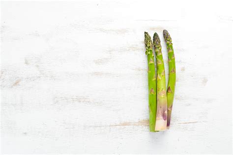 흰색 나무 바탕에 신선한 녹색 아스파라거스 건강 한 음식 평면도 텍스트를 위한 여유 공간 계절에 대한 스톡 사진 및 기타 이미지 Istock