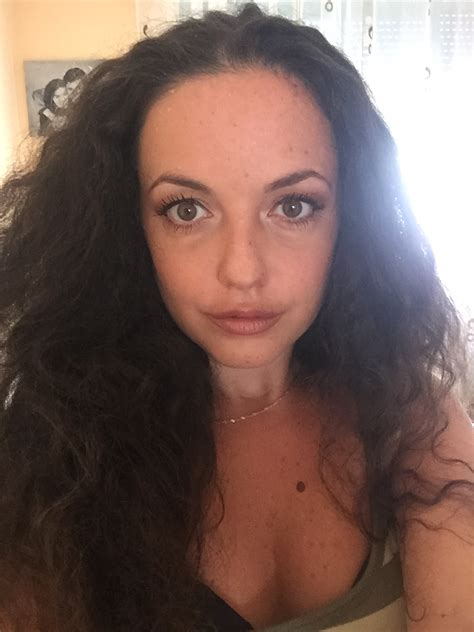 Daniela  Christian Chat Rooms And Forums