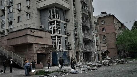 Атака РФ на Київ — у ДСНС показали фото наслідків Читайте на Ukr Net