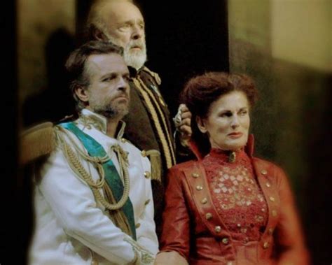 Dans Une Adaption Libre Et Simplifiée De Thierry Debroux Hamlet A