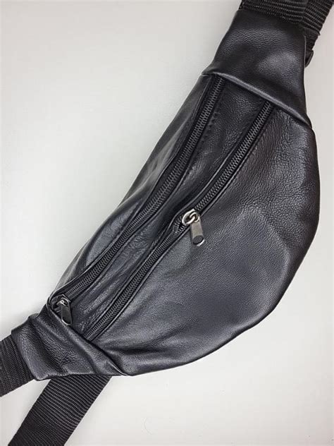 Бананка з натуральної шкіри чорна шкіряна сумка на пояс на плече — ціна 360 грн у каталозі