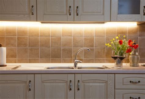 Как выложить кухонную столешницу плиткой — советы по самостоятельной ...