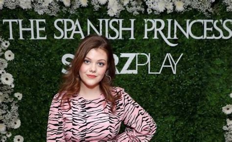 Georgie Henley Outfits Style Looks K4 Fashion