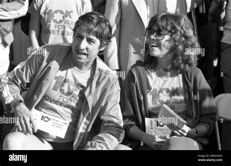Jane Fonda With Tom Hayden At The 10k Race To Benefit Soviet Jewry At