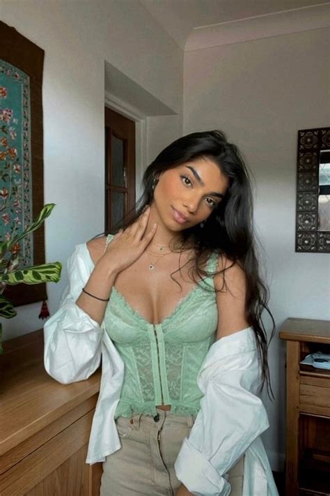 Pakistani slut : r/BrownHotties