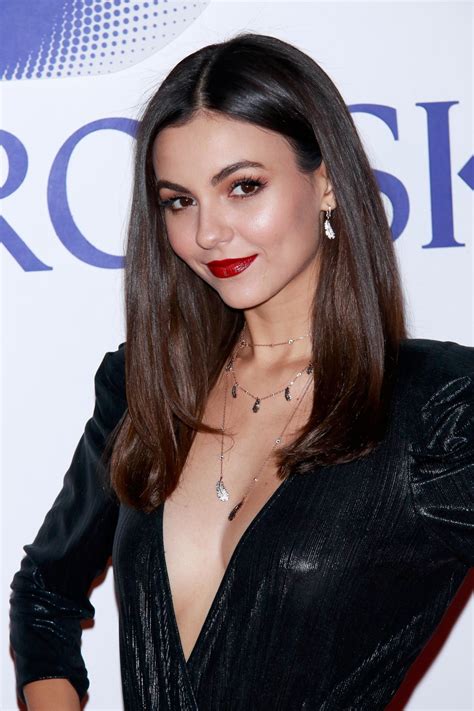 Victoria Justice Sexy Legs And Cleavage Hot Celebs Home