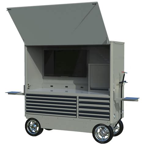 The Worlds First Mobile Golf Fitting Cart