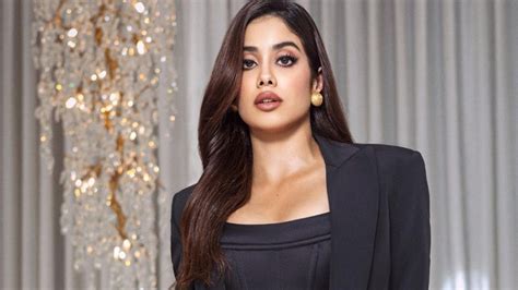 Janhvi Kapoor Fan Photos Janhvi Kapoor Pictures Images 80790 Filmibeat