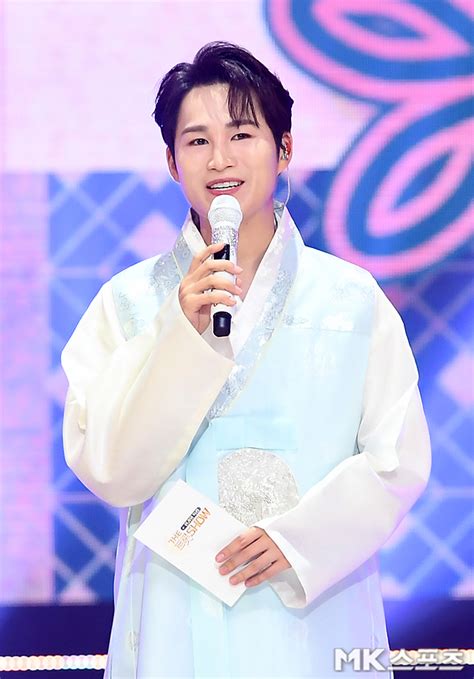 올해도 ‘희재앓이…김희재 ‘꽃마리 Mv 100만뷰 돌파·콘서트 전석 매진