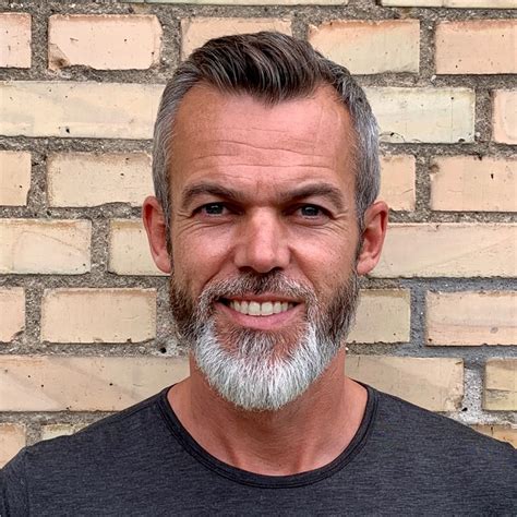 Lars Henriksen Forfatter Til Børnebogen Takt Og Tone En Gammel Kone Self Employed Linkedin