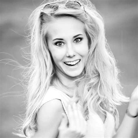 Galerie Sexy Dcera Expremiéra Grosse †45 Denisa 23 Svádění Na Pláži V Průhledném Body