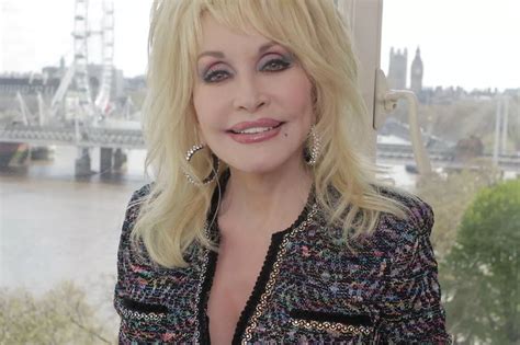 Country Queen Dolly Parton Insists She Didnt Have Sex With Anyone To