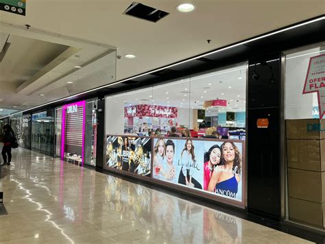 Druni Amplia Y Renueva En El C C La Farga Shophunters