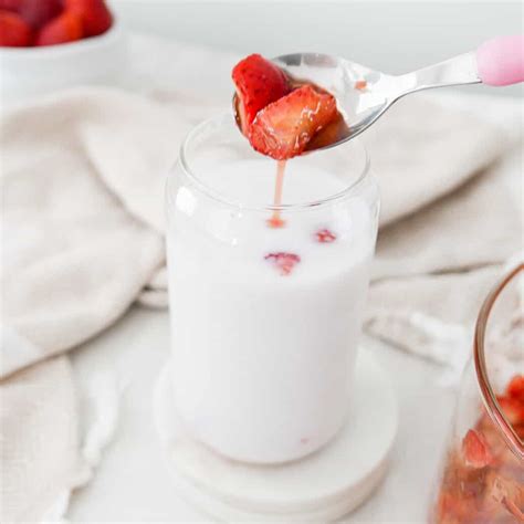 3 Ingredient Homemade Korean Strawberry Milk Recipe 딸기 우유