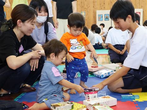 周南・住吉中学校で中学生と未就園児の交流会 周南経済新聞