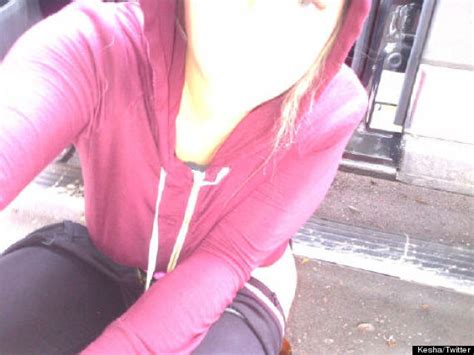 Ke Ha Tweets Photo Of Herself Peeing In The Street Photo Huffpost