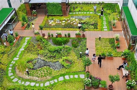 공간별 사례이미지에 있는 진희 김님의 핀 옥상 정원 조경설계 데크