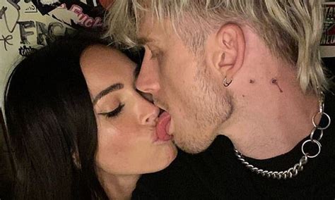 Did Megan Fox And Mgk Break Up Where Is The Buzz Breaking News