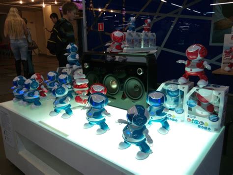 Танцующий робот Tosy Discorobo Игровые роботы