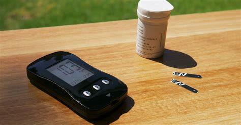 가족 건강 건강 문제 고혈당 기계 기술 나무 당뇨병 돈 돌보다 디스플레이 만지다 무선 병 병원 보안 비즈니스 사무실 상실 설탕 측정기