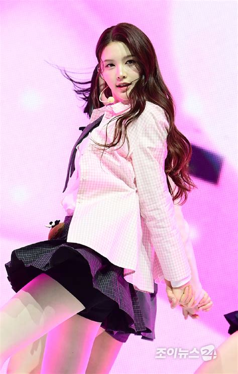 [포토] 하츠투하츠 에이나 입덕 부르는 눈빛