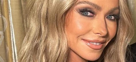 Kelly Ripa Looks 16 In Braless Dress And High Heels