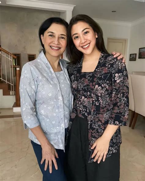 Portrait Of Sherina Munaf And Her Mother Luki Ariani Who Looks Young