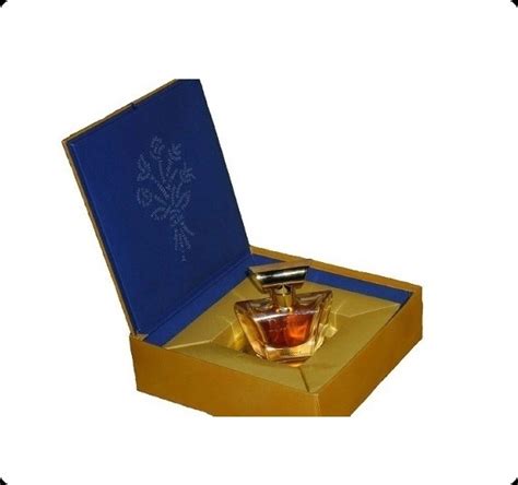 Духи Поэма Ланком — парфюмерная вода и парфюм Lancome Poeme — купить по ...
