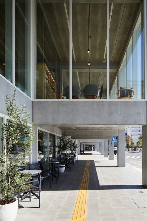 公共r不動産 開かれた公民館のような公共施設。延岡市駅前複合施設「エンクロス」