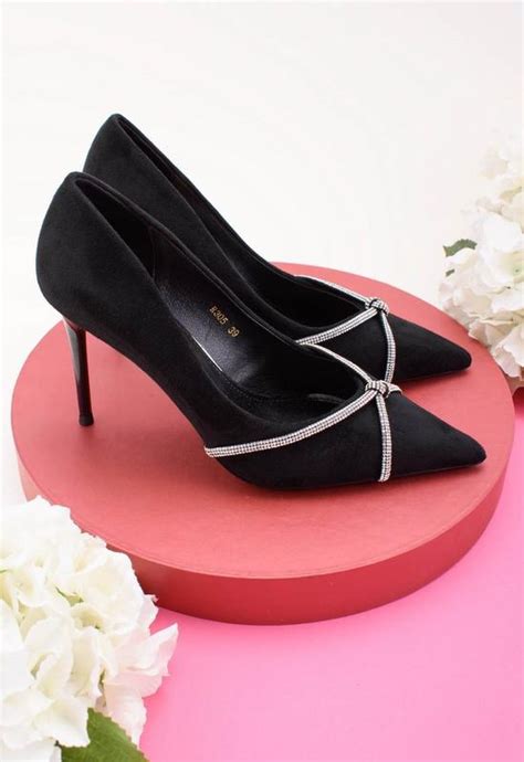 Шикарні замшеві туфлі на шпильці — ціна 580 грн у каталозі Туфлі Купити жіночі речі за доступною