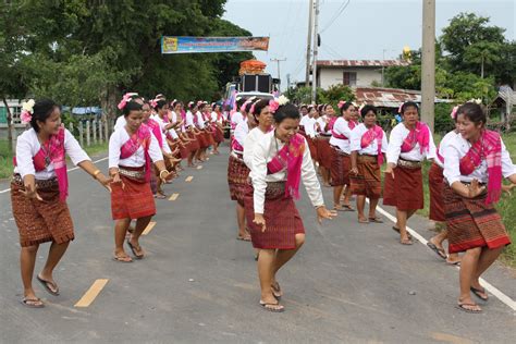 พรพหัส กุศลศิลป์ สืบสานประเพณีแห่เทียนพรรษาประจำปี 2554