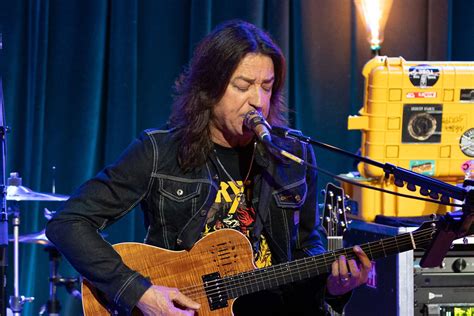 Michael Sweet Shares His Favorite Guitarists Who Inspired Him