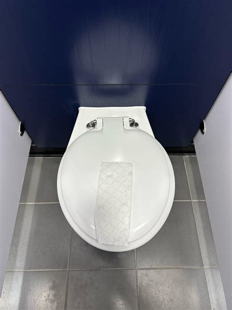 Was Greeted With A Massive Log After Lifting The Lid Decided To Warn The Next Unlucky Soul R