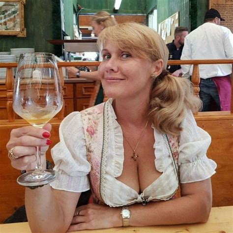Create Meme Oktoberfest Girls Girl Dirndl Waiter Oktoberfest