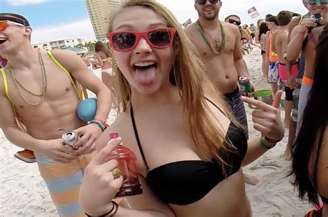 Guy Goes Around Asking Spring Break Girls If They Want To Have Sex With Him Gets Shut Down Hard
