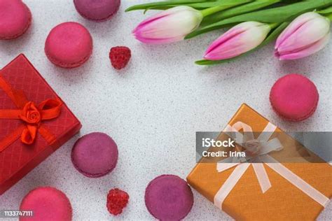 아몬드 쿠키 공간의 복사본이 있는 분홍색 튤립의 꽃다발 발렌타인 데이 어머니의 날 여성의 날 컨셉 0명에 대한 스톡 사진 및 기타 이미지 Istock