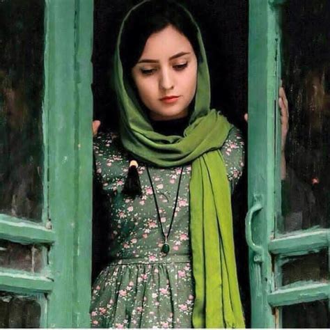 کچی جوان پۆز دلی کوران ئەکەین بە تۆز