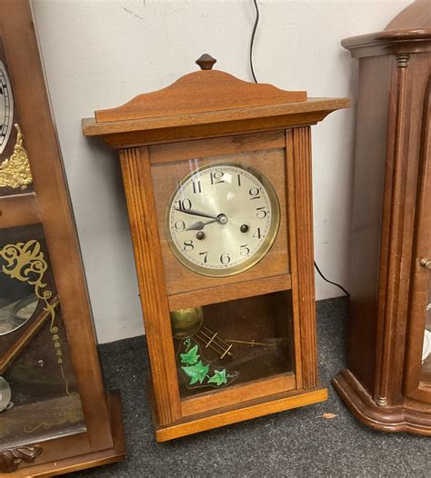 Vintage Oak Wall Mantle Clock With Pendulum Badgers Auctions