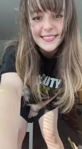 Do You Think My Boobs Are Fitting To My Body Scrolller