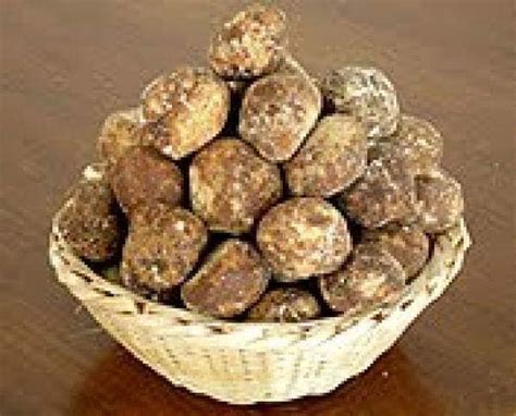 အာ႐ုဏ္ဉီး ထန္ းလ်က္ ခဲ ၁ထုပ္ 3 000 ပါ