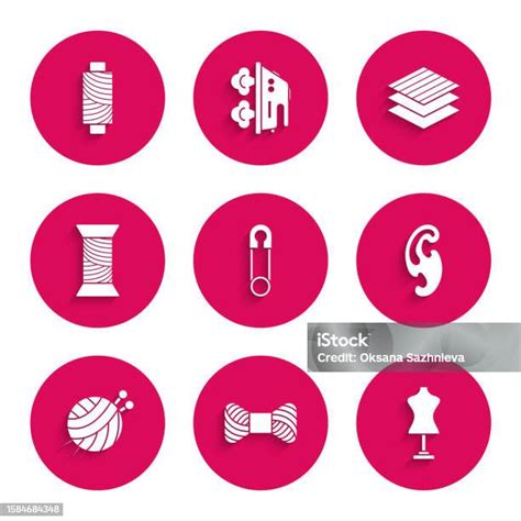 클래식 닫힌 강철 안전핀 스풀의 재봉실 마네킹 프렌치 커브 뜨개질 바늘이 있는 원사 공 섬유 패브릭 롤 및 아이콘을 설정합니다 벡터 건강관리와 의술에 대한 스톡 벡터 아트