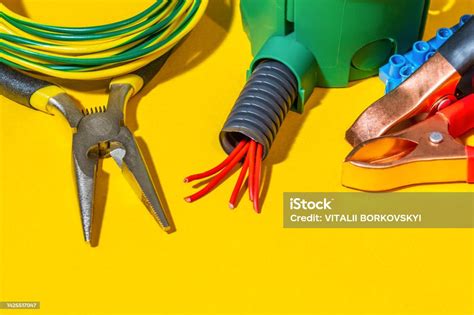 전기 장비의 교체 또는 수리를 위한 예비 부품 도구 및 전선 0명에 대한 스톡 사진 및 기타 이미지 0명 강철 개체 그룹 Istock