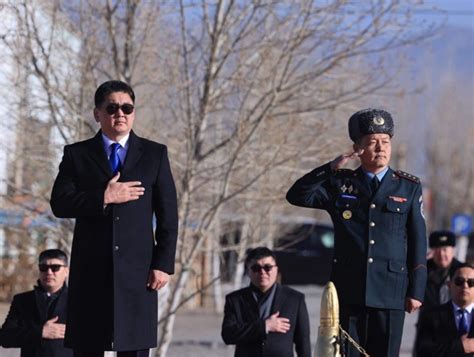 Ерөнхийлөгч У Хүрэлсүх Зэвсэгт хүчний 340 дүгээр ангид ажиллав E Mn