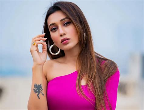 চমকে দিলেন মিমি