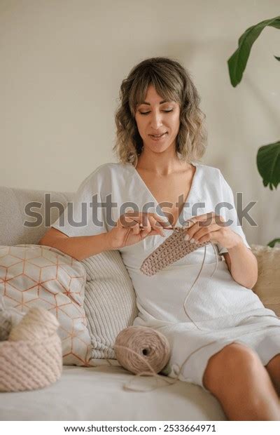 4 804 En La Categoría «creating Hook De Fotos E Imágenes De Stock Libres De Regalías Shutterstock